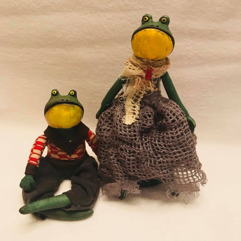 frogs – The Fanciful Doll